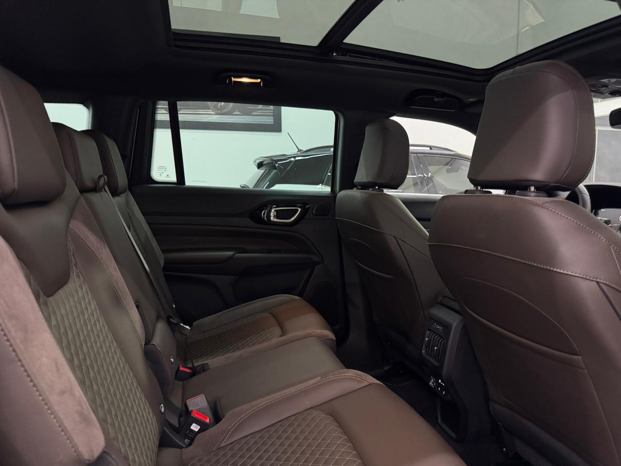 Jeep Commander Overland TD380 4×4 /2025 - Inventcar